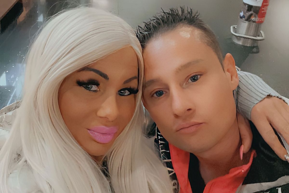 Samantha de Jong aka Barbie is op vakantie en lijkt natuurfilm in lift ...