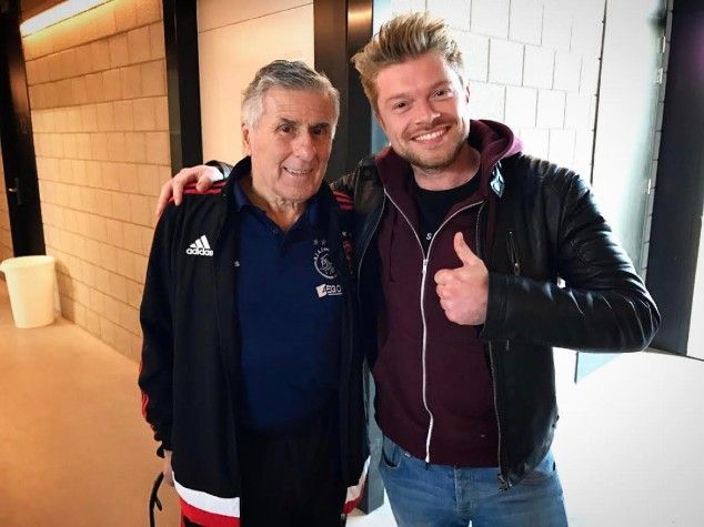 Onze Trots: ‘Spelers van Ajax zijn de enige bekende mensen waar ik nog ...