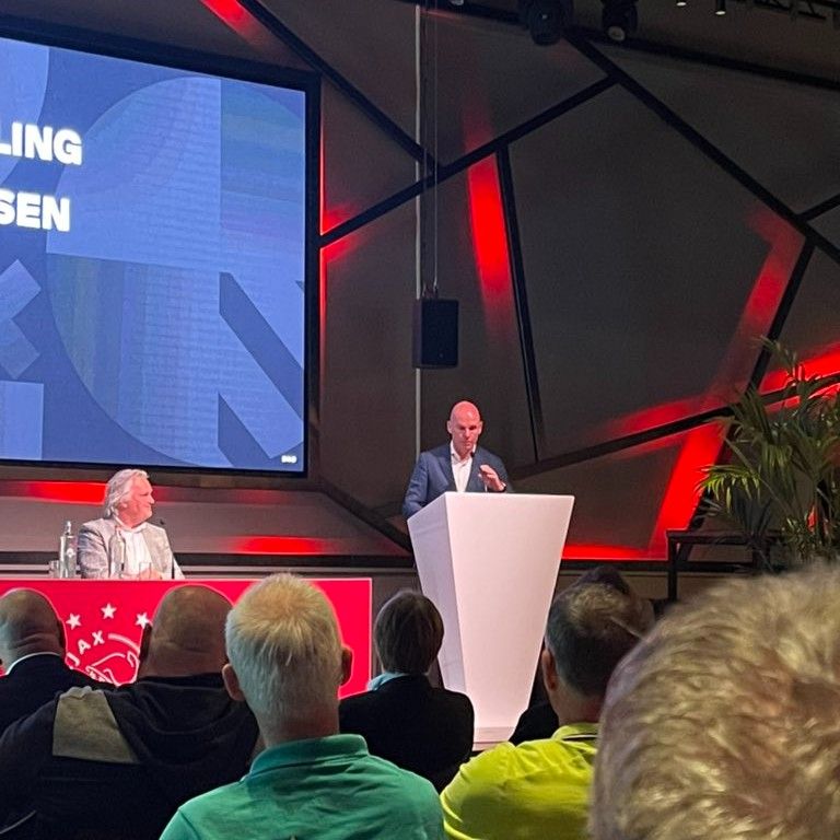 Eringa maakt tijdens rommelige BAVA kennis met Ajax; RvC stapt niet op ...