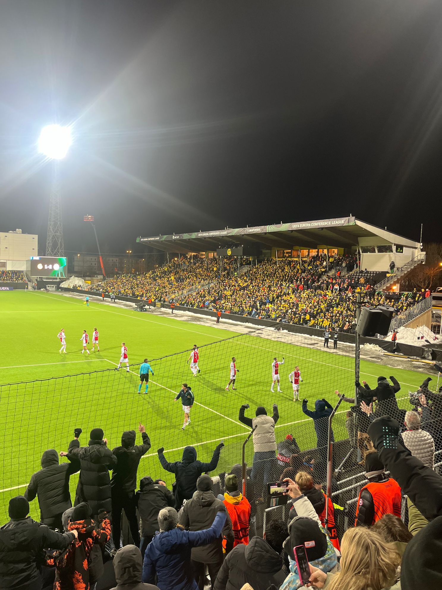 Reportage: Koukleumende Ajacieden en het wonder van Bodø