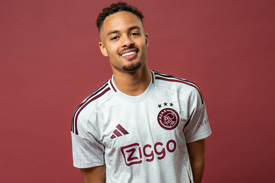 Ajax presenteert derde tenue voor het seizoen 2024/25