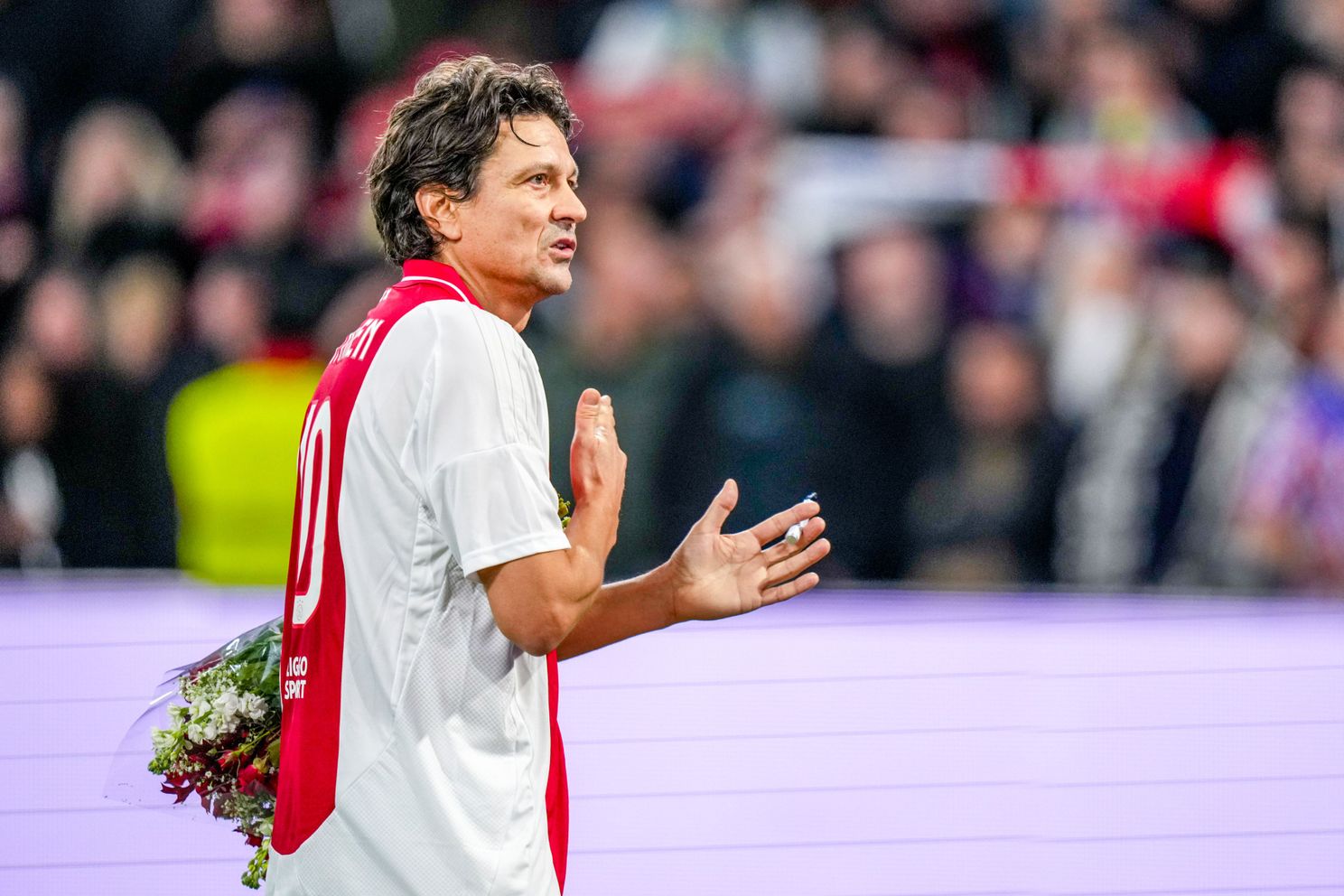 Arveladze en De Jong trefzeker tijdens feestelijke overwinning Ajax Legends