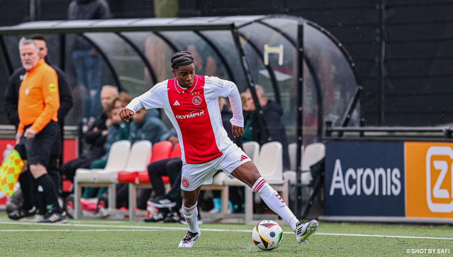 Landvreugd in de belangstelling van drie clubs; Ajax wil talent behouden