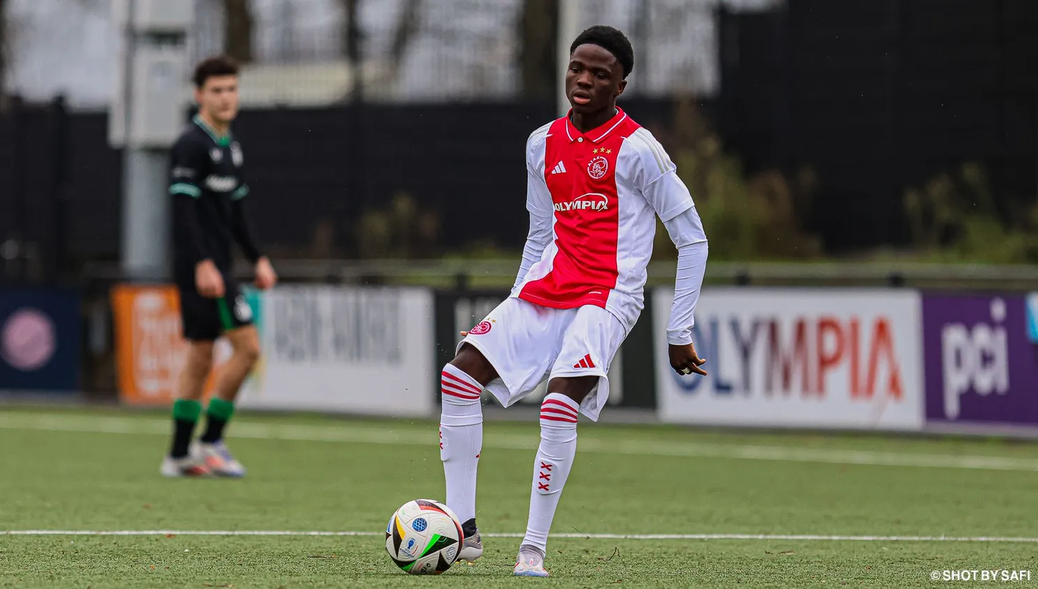Deze dertien jeugdspelers vertrekken bij Ajax