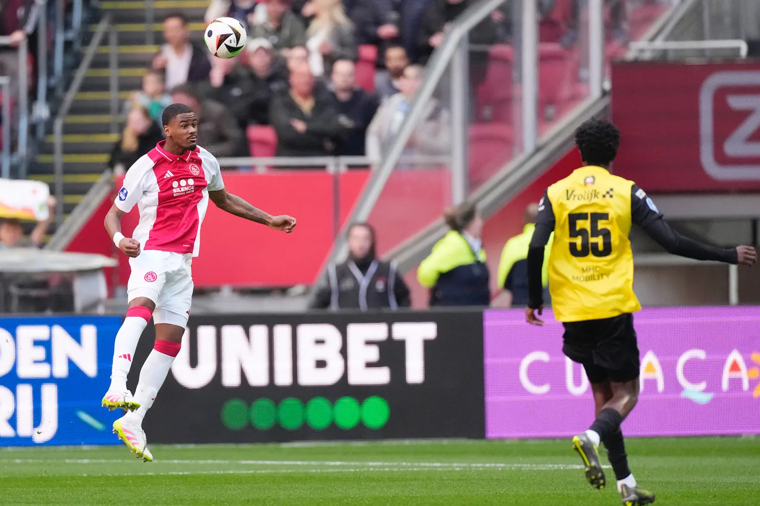 Geruchtenmolen: '32-voudig Amerikaans international door management ...