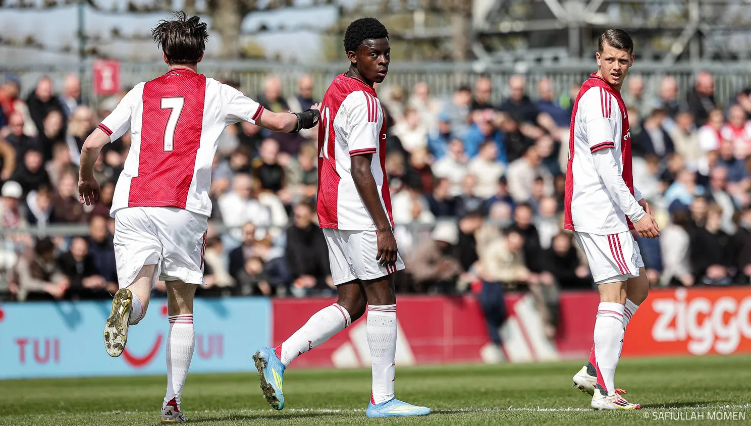 Captain Ajax O17 wijt nederlaag niet aan onderschatting: 'Het lag aan ...