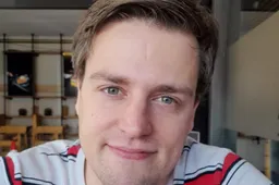 Verstappen uitgeschakeld door Antonelli bij de start