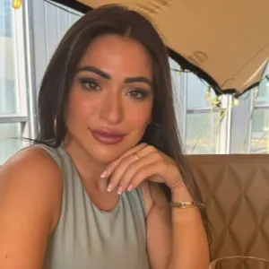 Lale Gül - Alle foto's, afbeeldingen en schermopnames van Lale Gül ...