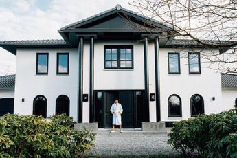 Boef verkoopt villa in Almere met gigantische winst: "Bizar"