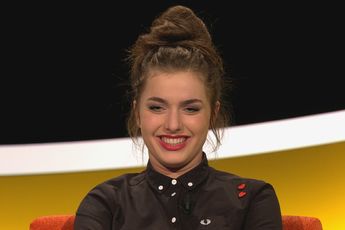 Olga Leyers laat alles zien in doorzichtig topje: "Wauw!"