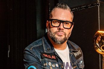 Alex Agnew doneert gigantische geldsom aan kankeronderzoek: "Man met ...