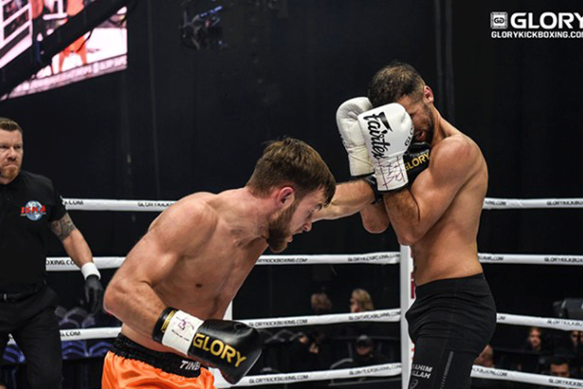 'Deze maand nog naar Amerika voor hersentumor behandeling!' Kickbokser ...