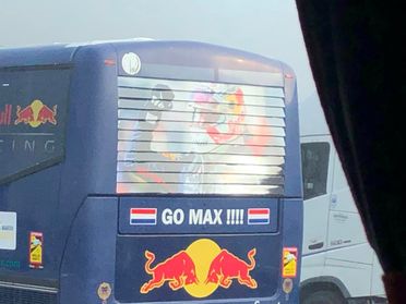 'Originele' Max Verstappen-bus heeft concurrentie… inclusief kroost!