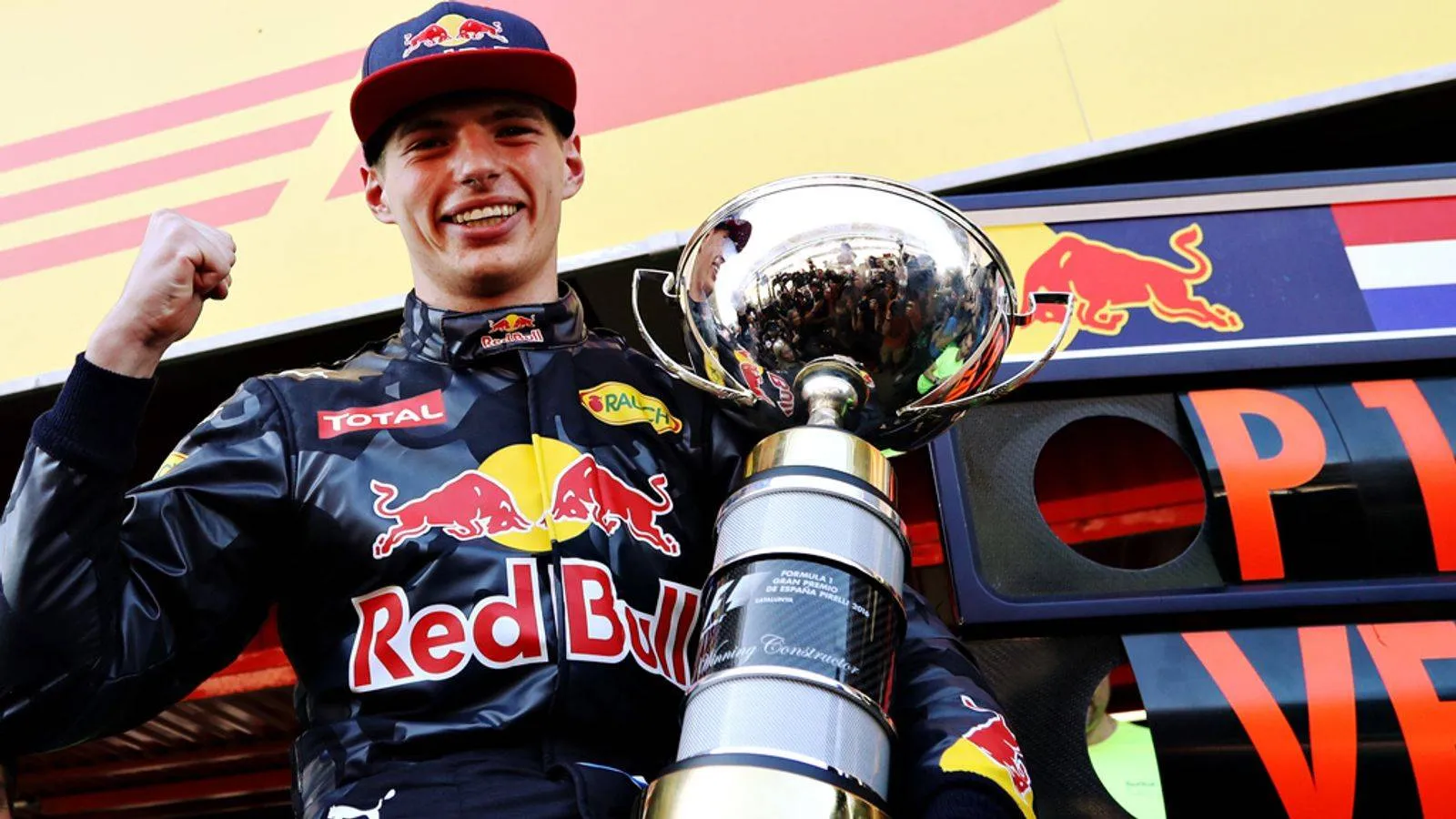 VIDEO: Verstappen luistert naar Ricciardo en vervormt gezicht met 'Sid ...