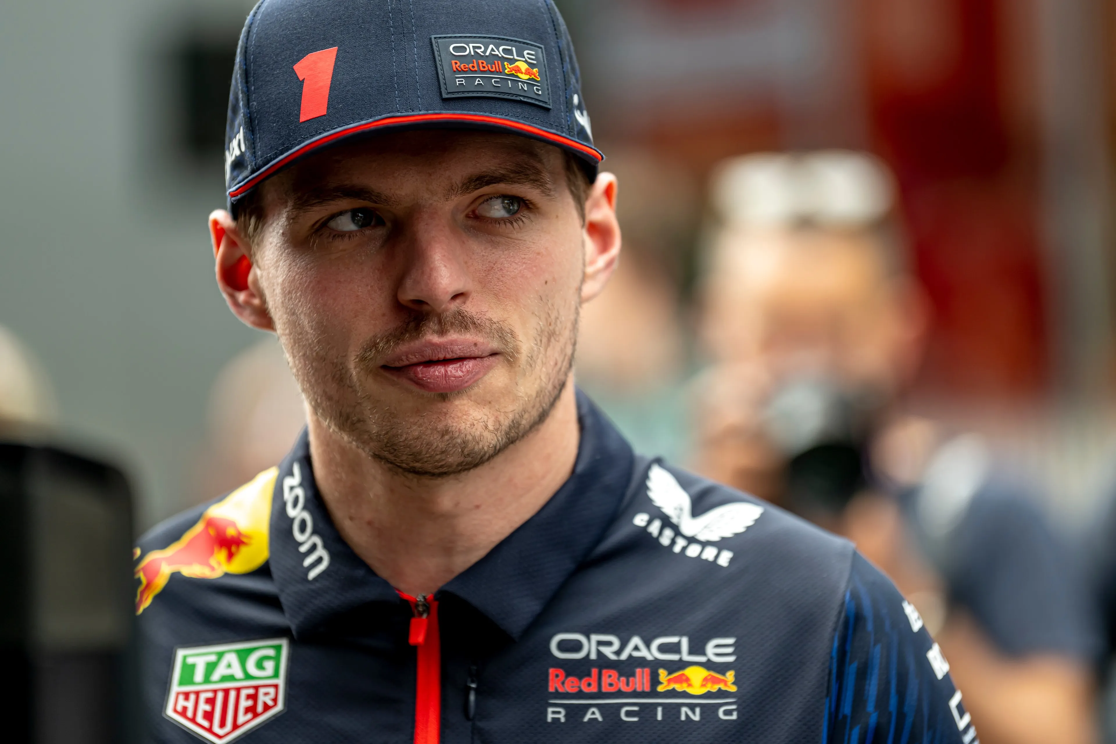 VIDEO: Verstappen luistert naar Ricciardo en vervormt gezicht met 'Sid ...