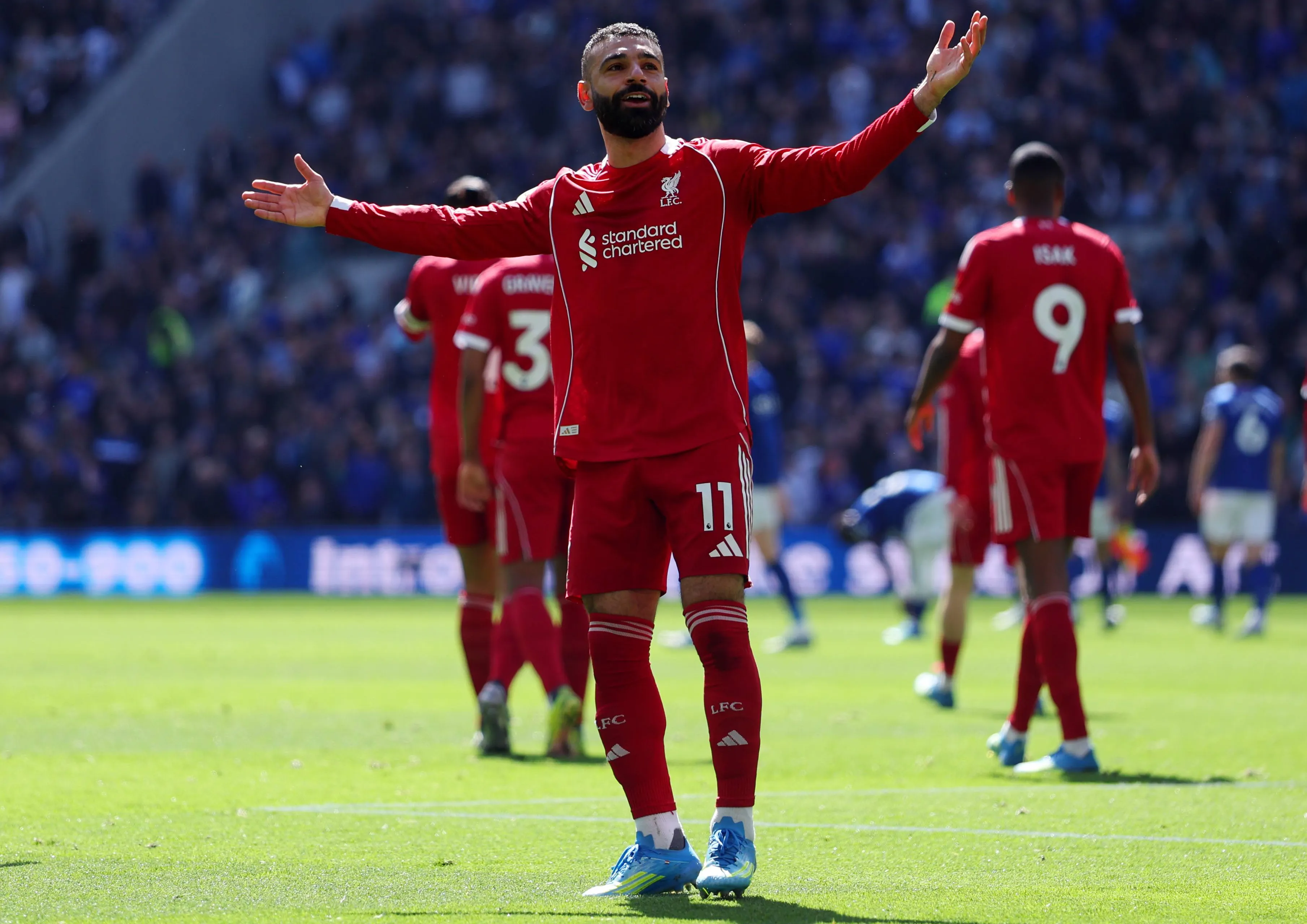 “Ball is in safe hands”: Slot hails Curtis Jones’ seamless switch to ...