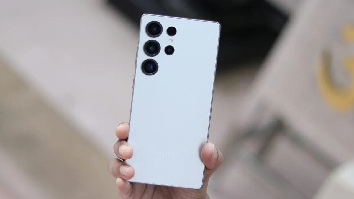 Samsung Galaxy S26 Prototype Reveal Fresh Look