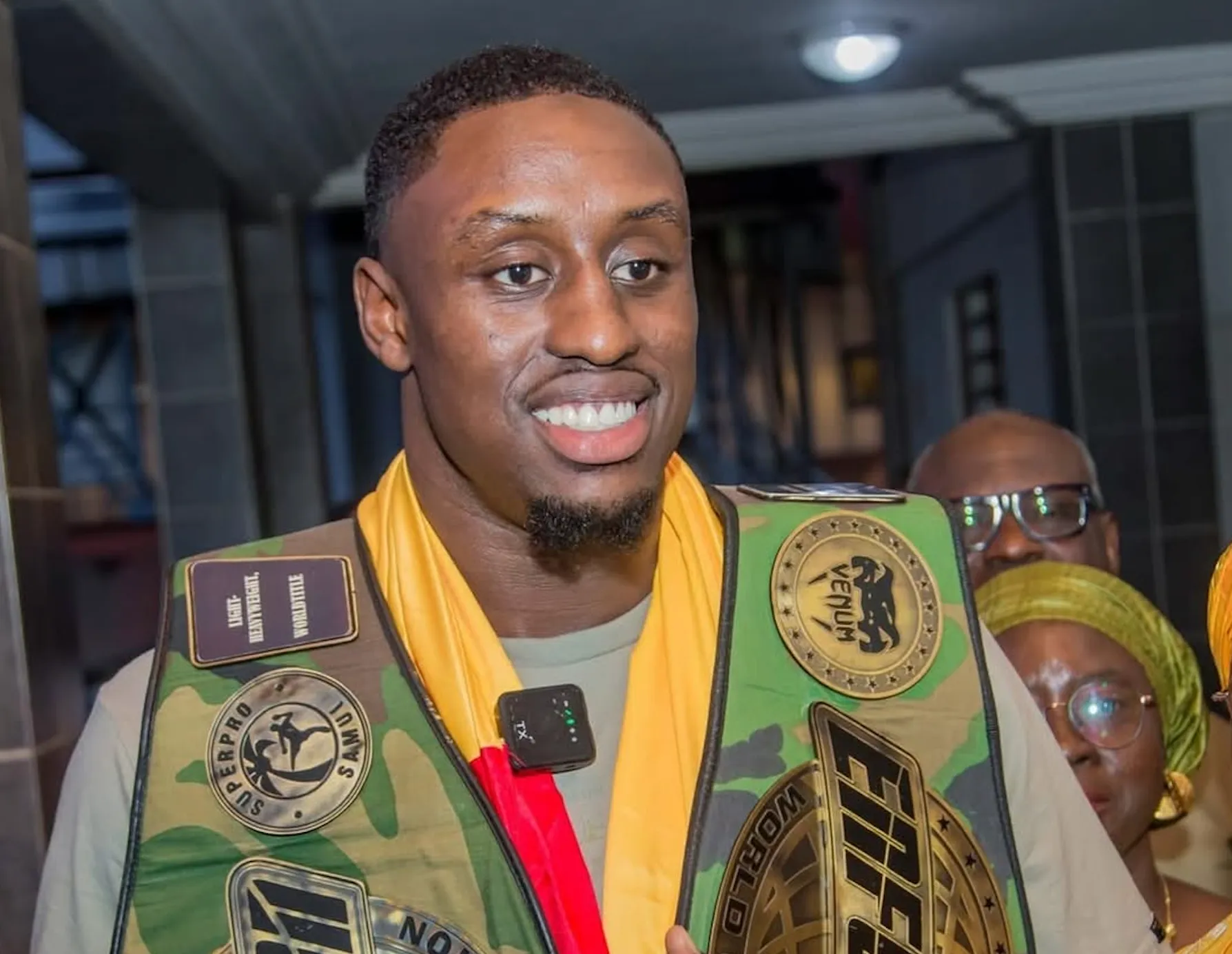 Glory kickbokser Mory Kromah krijgt reality check als UFC vechter hem ...