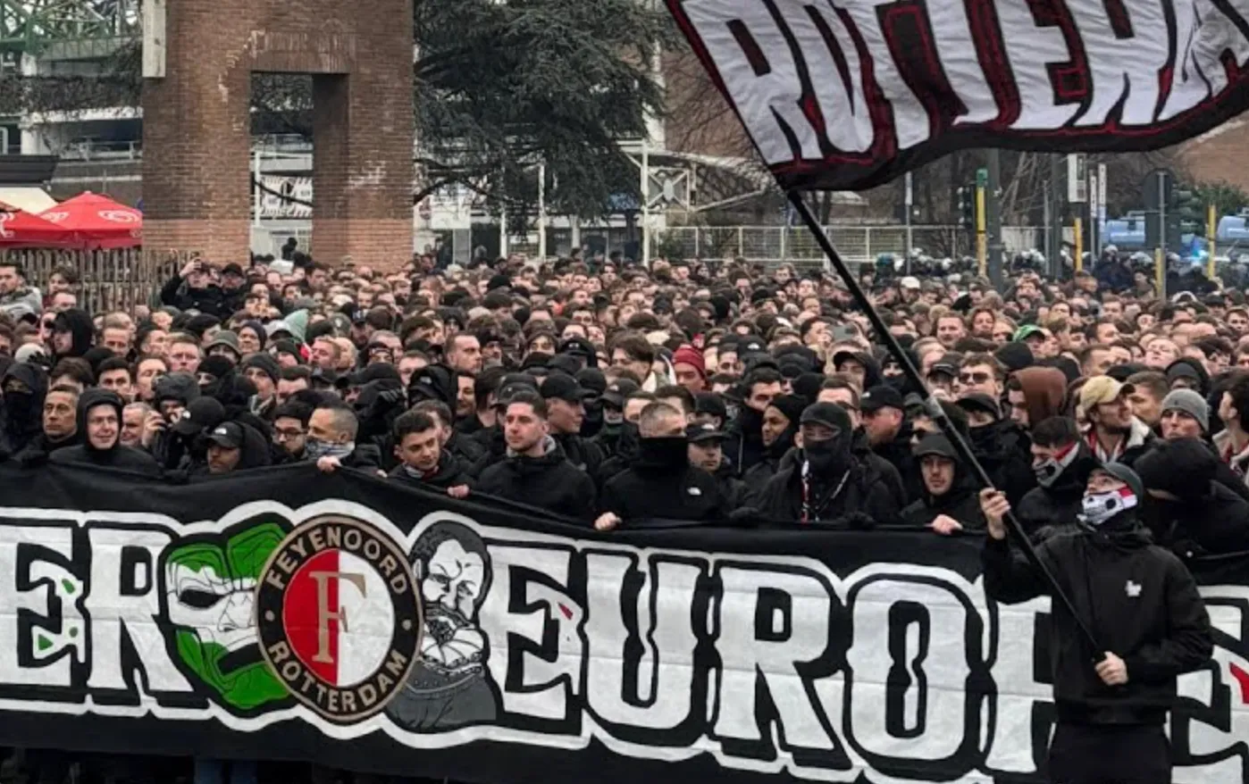 Twee Ajax-supporters krijgen celstraf voor gooien van stenen naar ...
