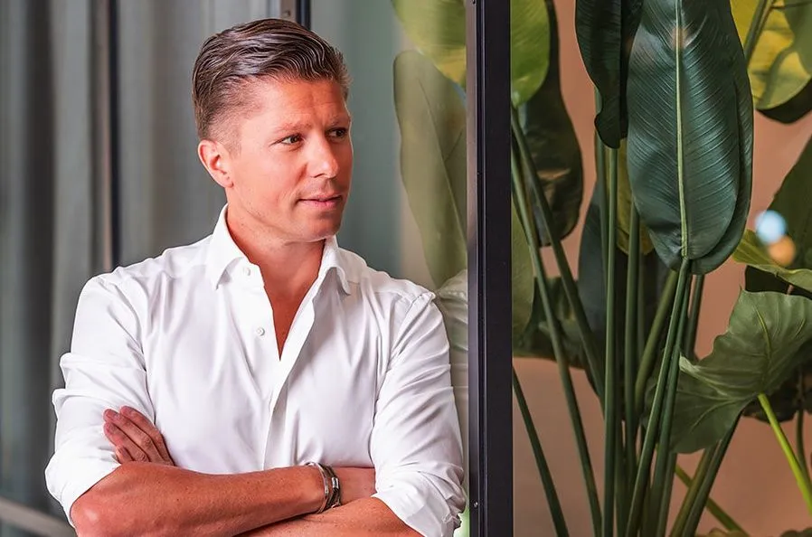 Racismeroepende Sylvana Simons heeft knallende ruzie met ...