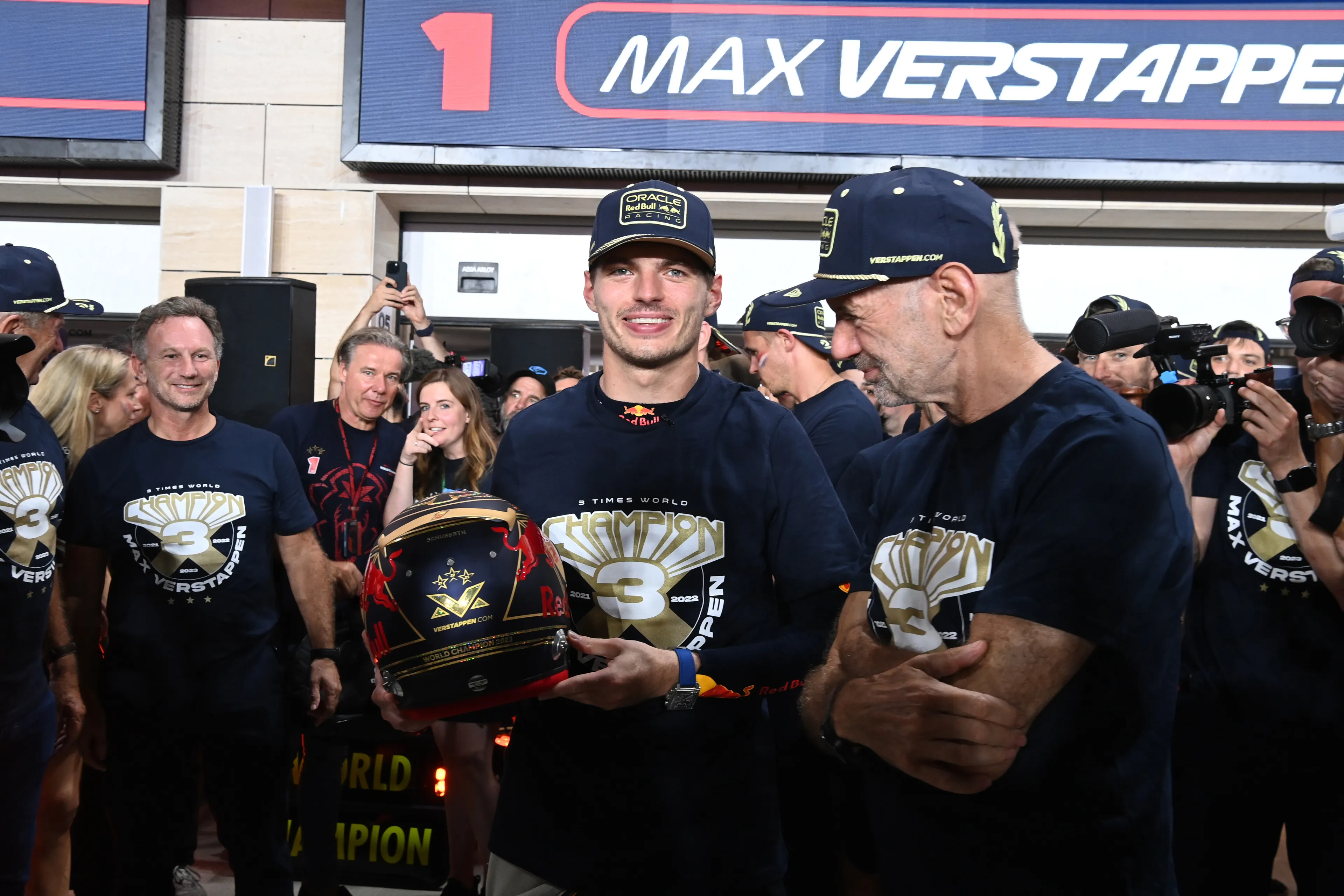 Piastri wint na spannend gevecht in Bakoe, Verstappen kent rampweekend