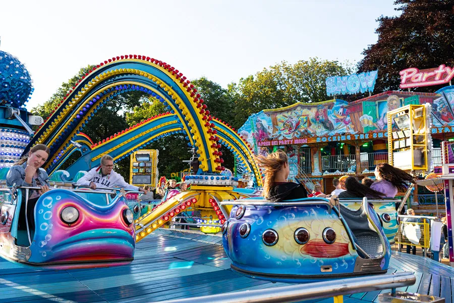 Sieneke, Jan Biggel en primeurs op de Dongense kermis