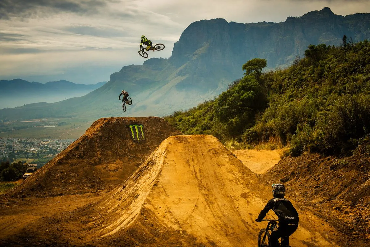 Waarom Darkfest het vetste mountainbike event ter wereld is