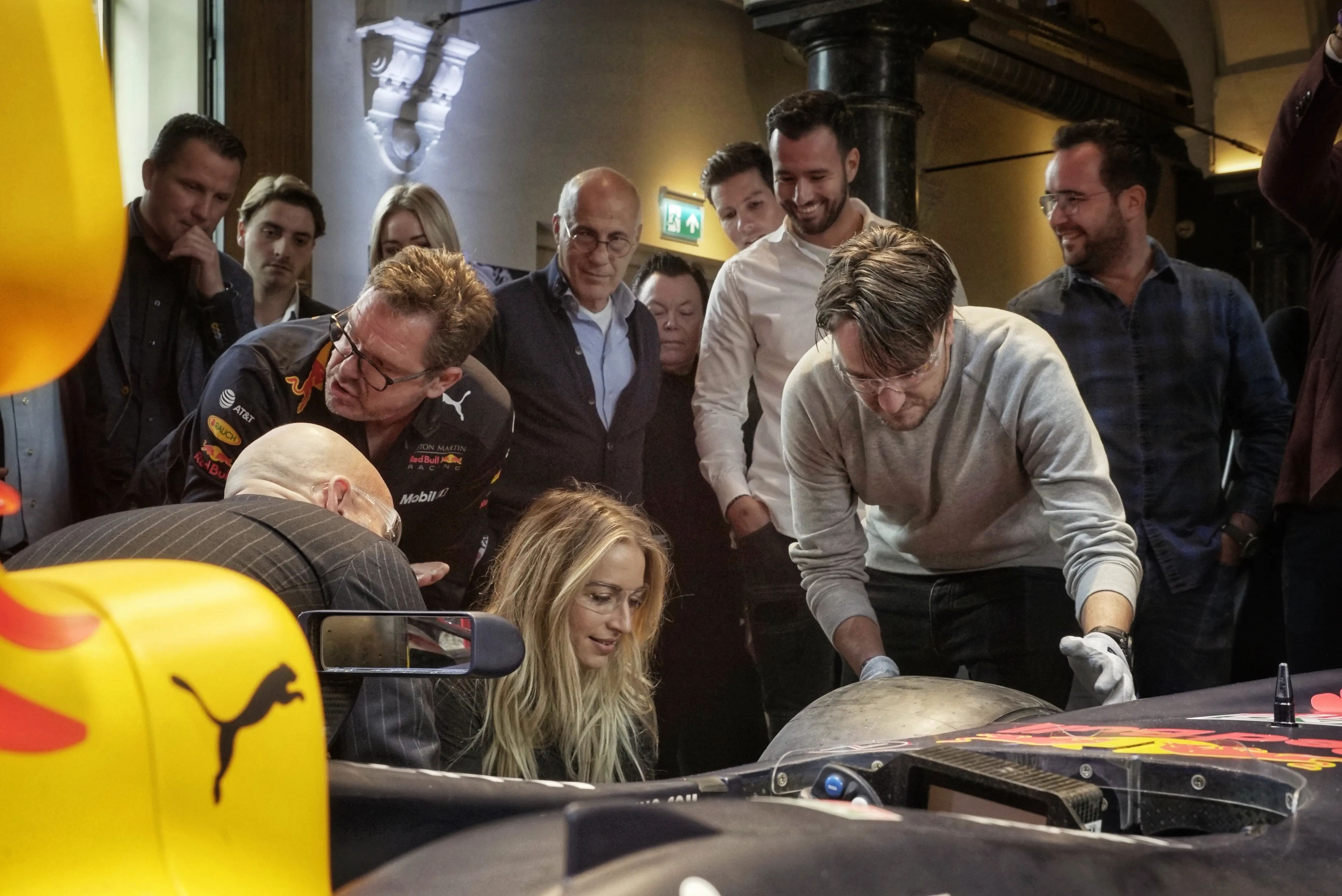 We babbelden met Max Verstappen over zijn taakstraf, DB11 en favoriete teamgenoot