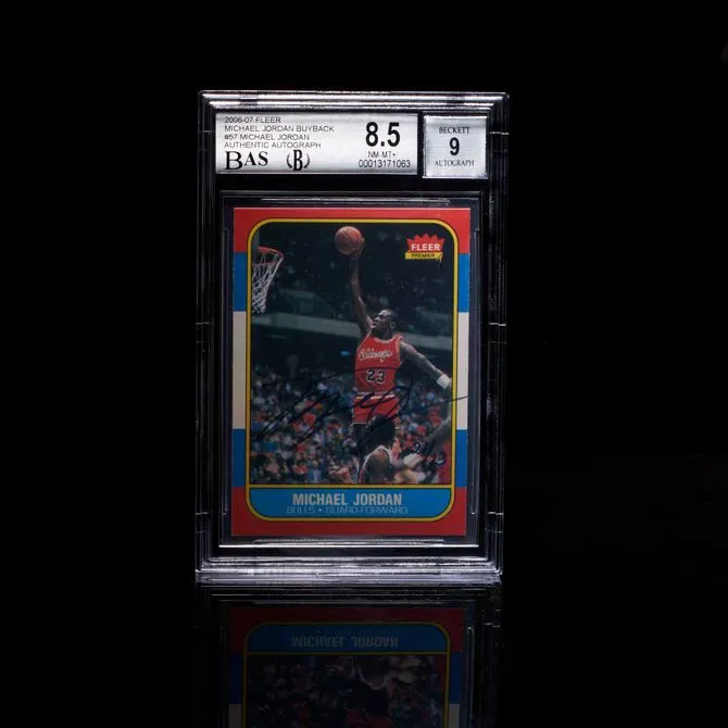Rookie Card van basketballegende Michael Jordan gaat voor een ...