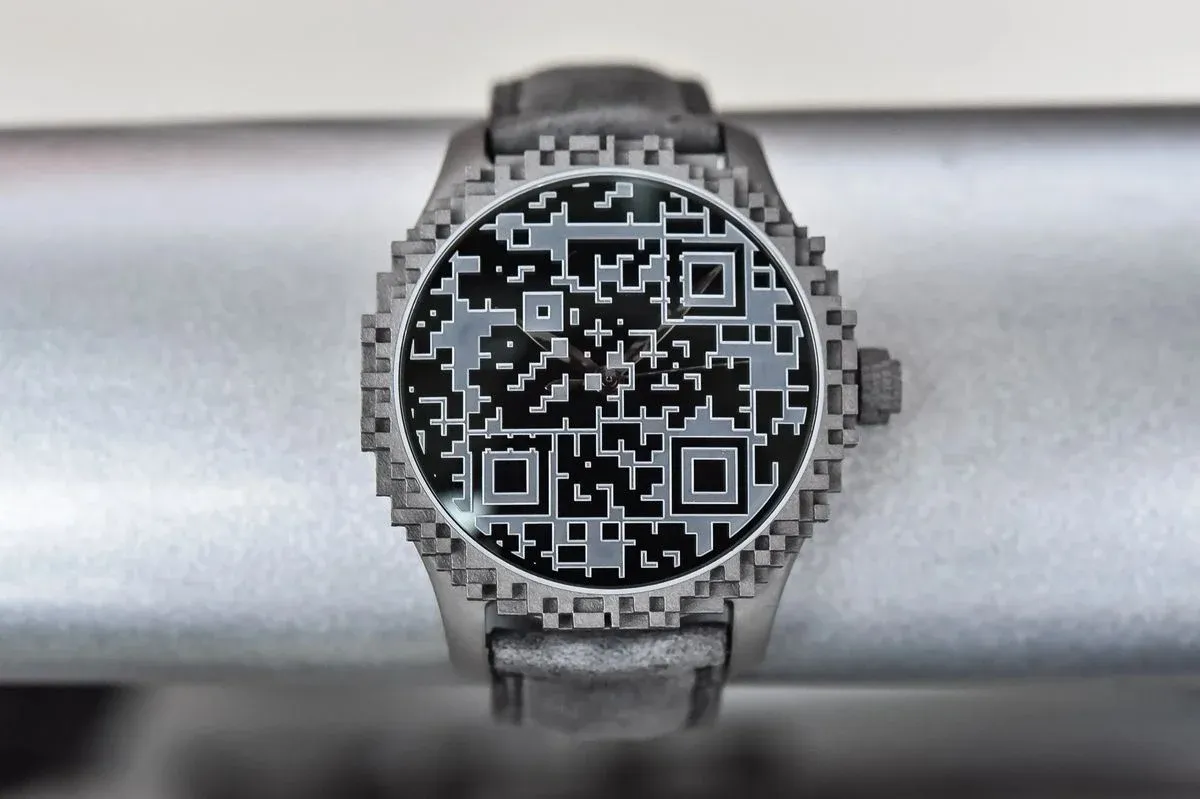 Een peperduur horloge met een QR-code leidt je naar de metaverse