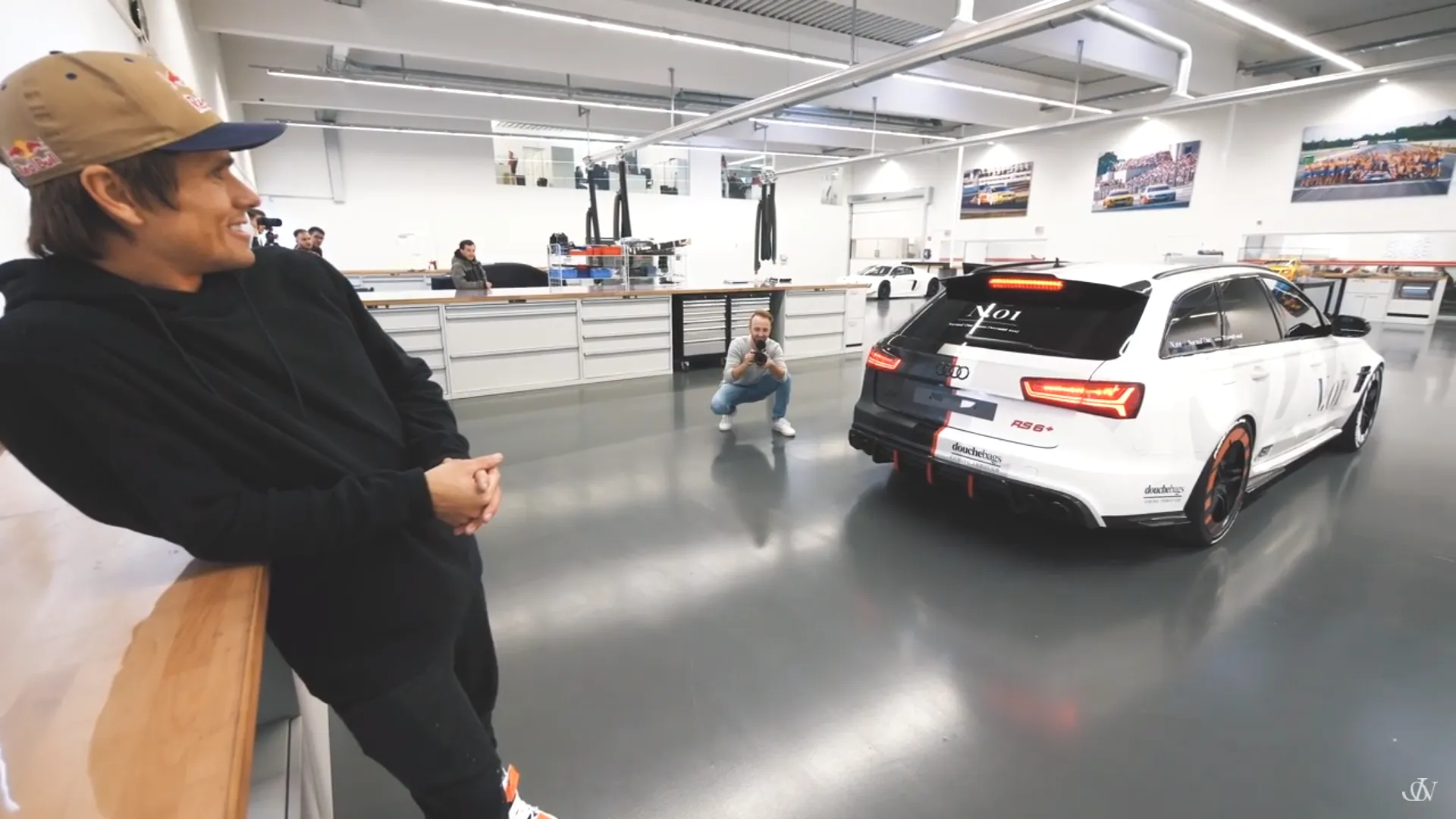 Jon Olsson showt veel te dikke nieuwe two-faced Audi RS6 Phoenix