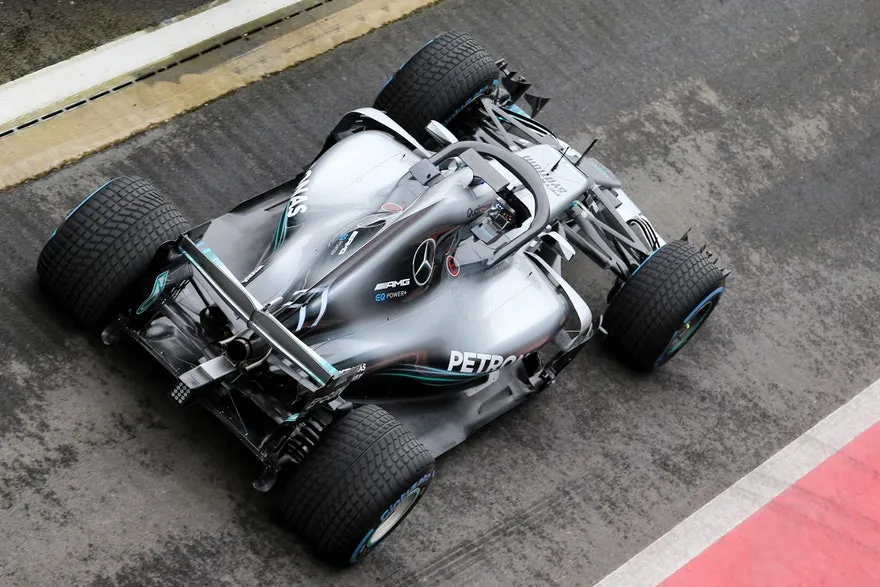 Mercedes WO9 is de F1-bolide die Lewis Hamilton zijn vijfde wereldtitel ...