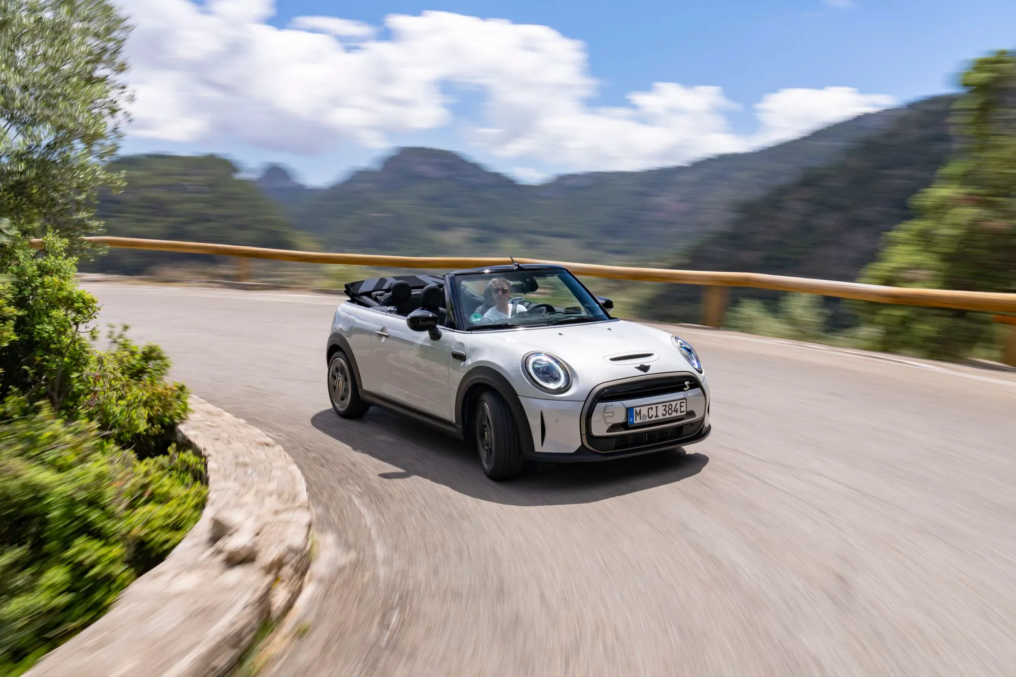 Mini Electric Cabrio geeft een nieuwe dimensie aan het Go Kart gevoel