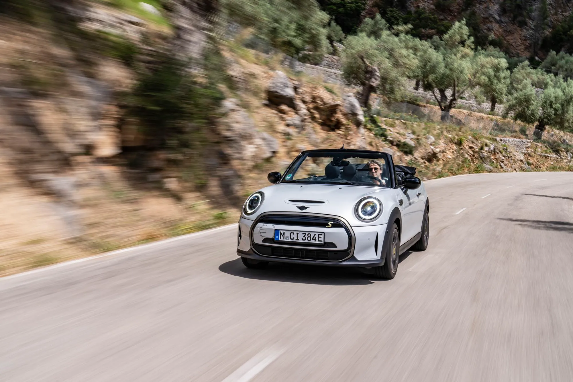 Mini Electric Cabrio geeft een nieuwe dimensie aan het Go Kart gevoel
