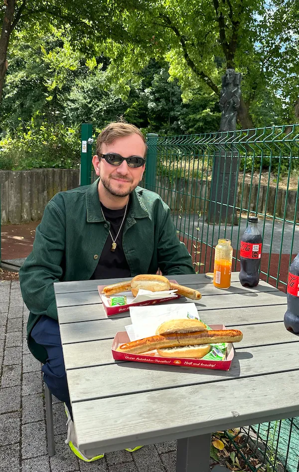 On Tour met techno dj Colyn in een McLaren GT: “Dit is een ...