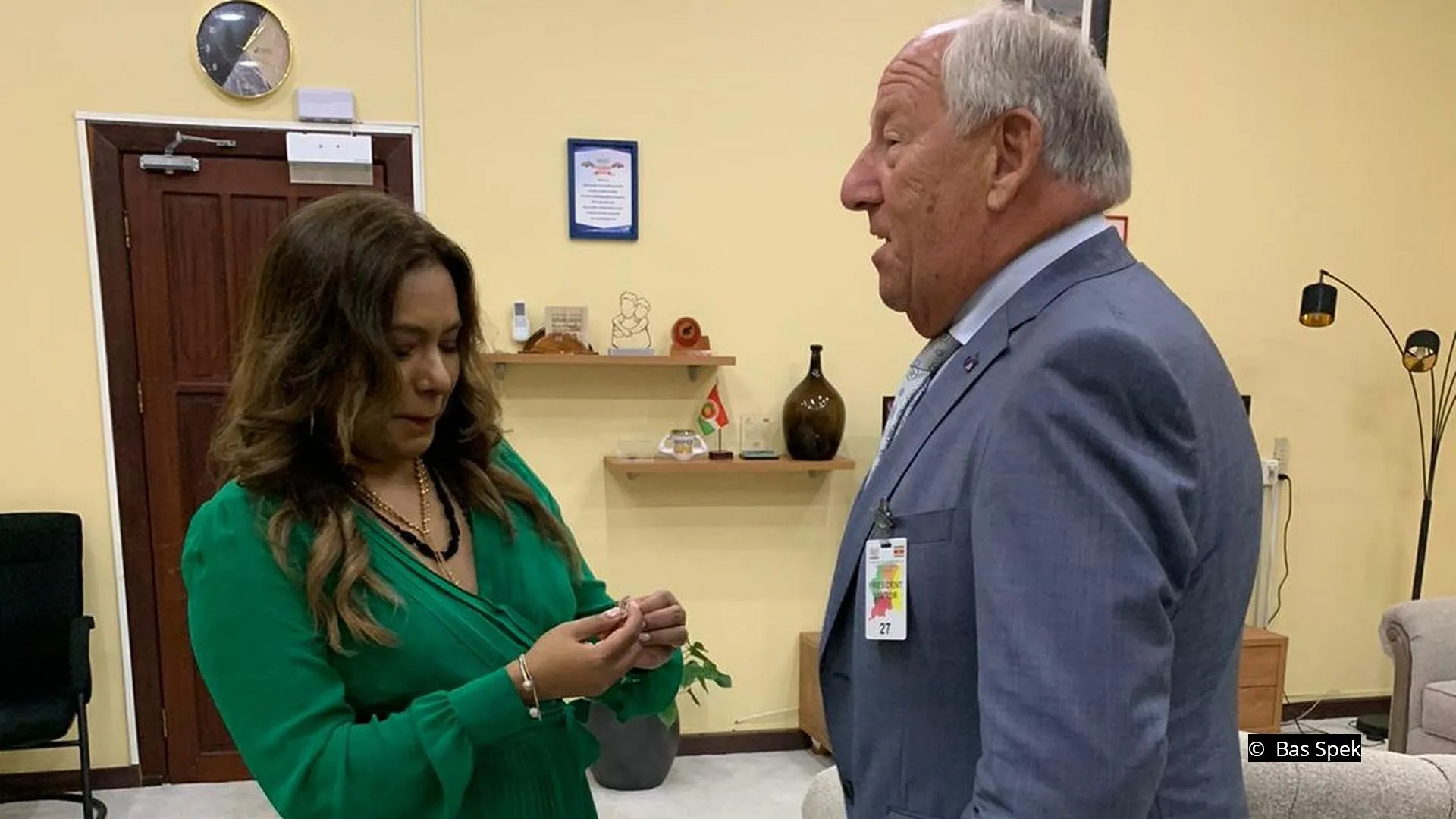 Van den Tweel op werkbezoek in Suriname