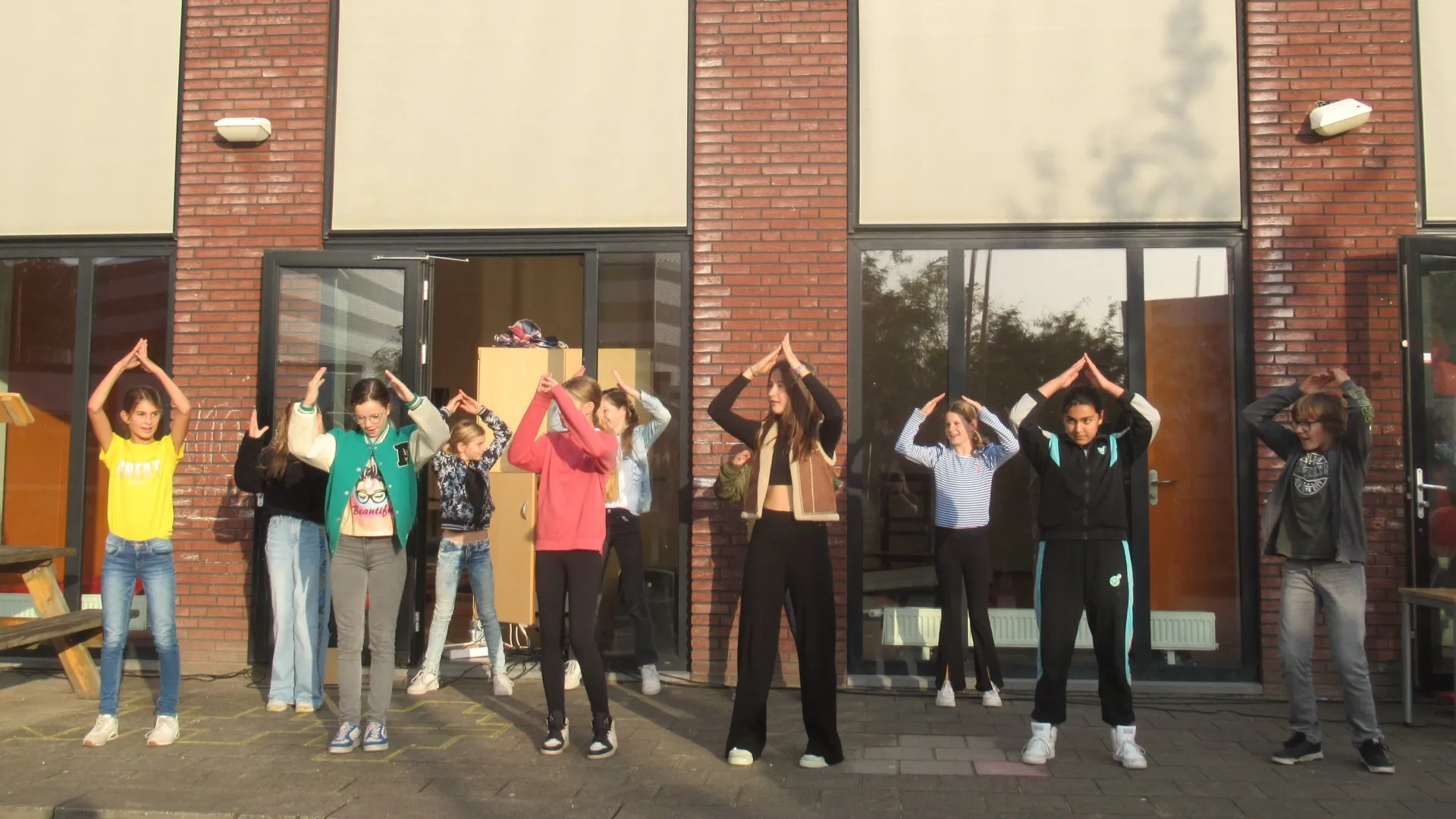 De Hoeksteen heeft eigen bieb