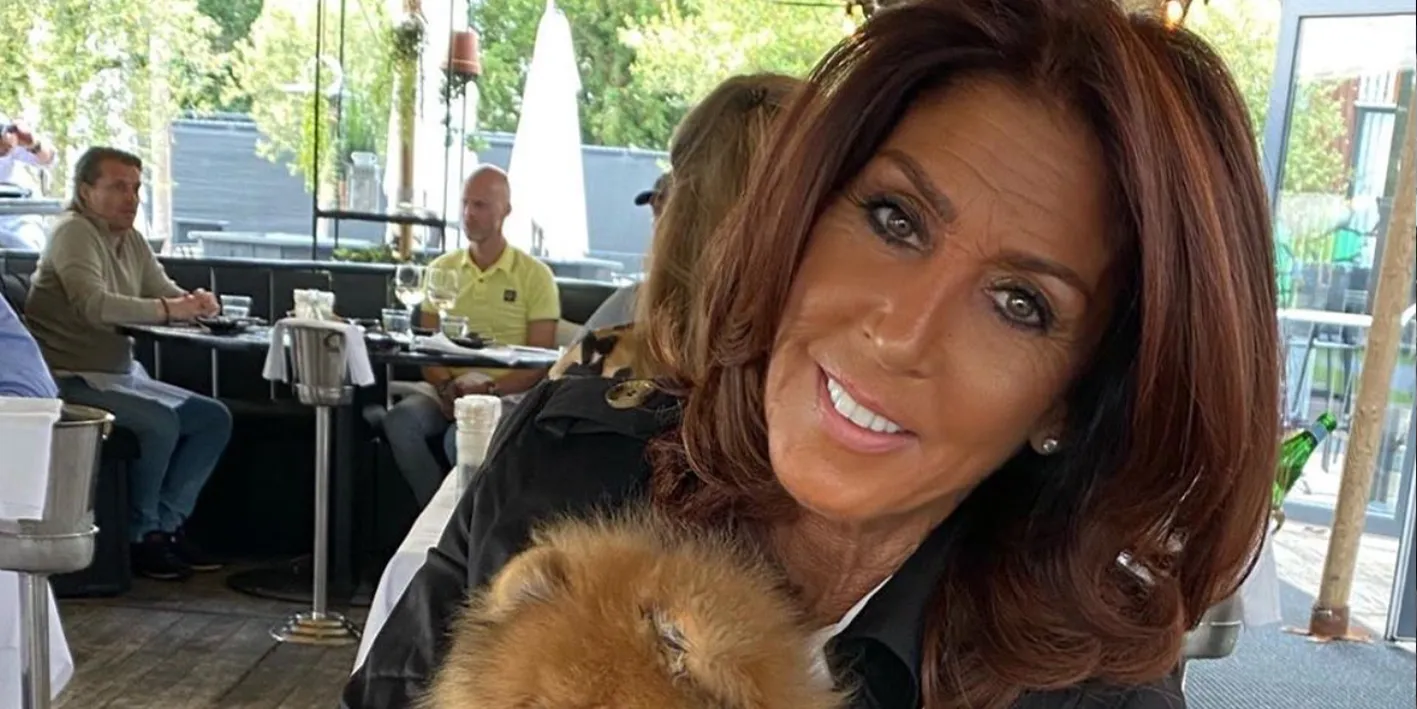 Rachel Hazes deelt na bijnaam kroketten uit bij Holland Zingt Hazes (VIDEO)