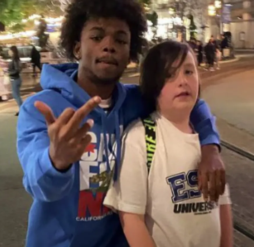 Lil Esco neergeschoten en in kritieke toestand in het ziekenhuis