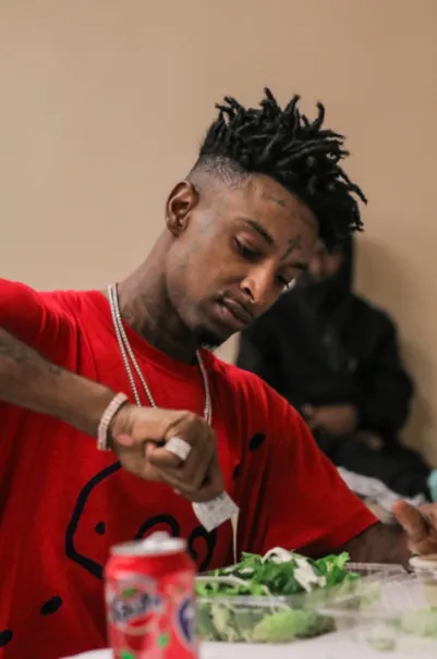 Zo gaat het eraan toe tijdens de HIHORSE'D tour van Young Thug met 21 ...