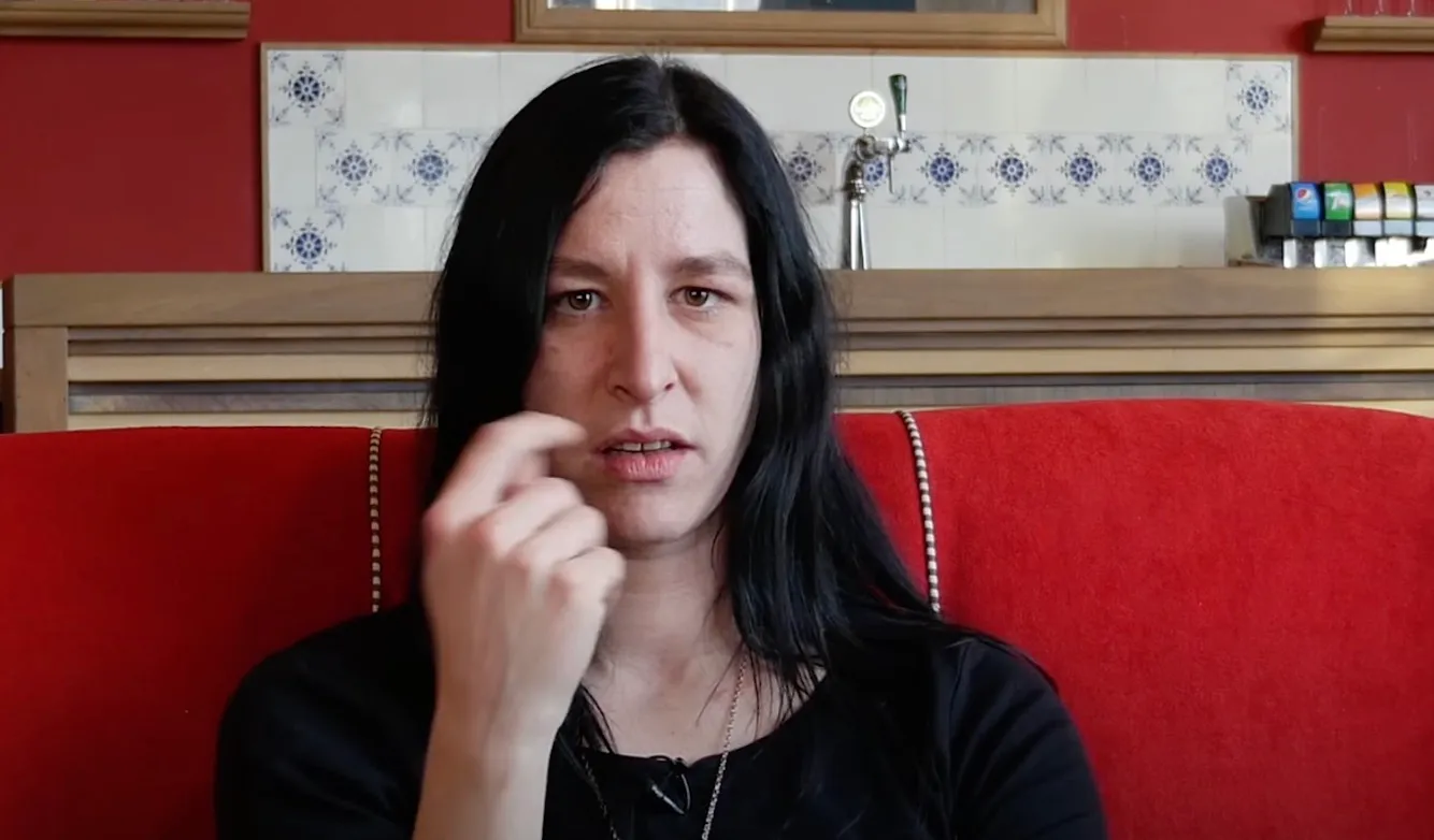 Raven van Dorst zwanger? Presentator poseert met babybuik en volgers gaan los!