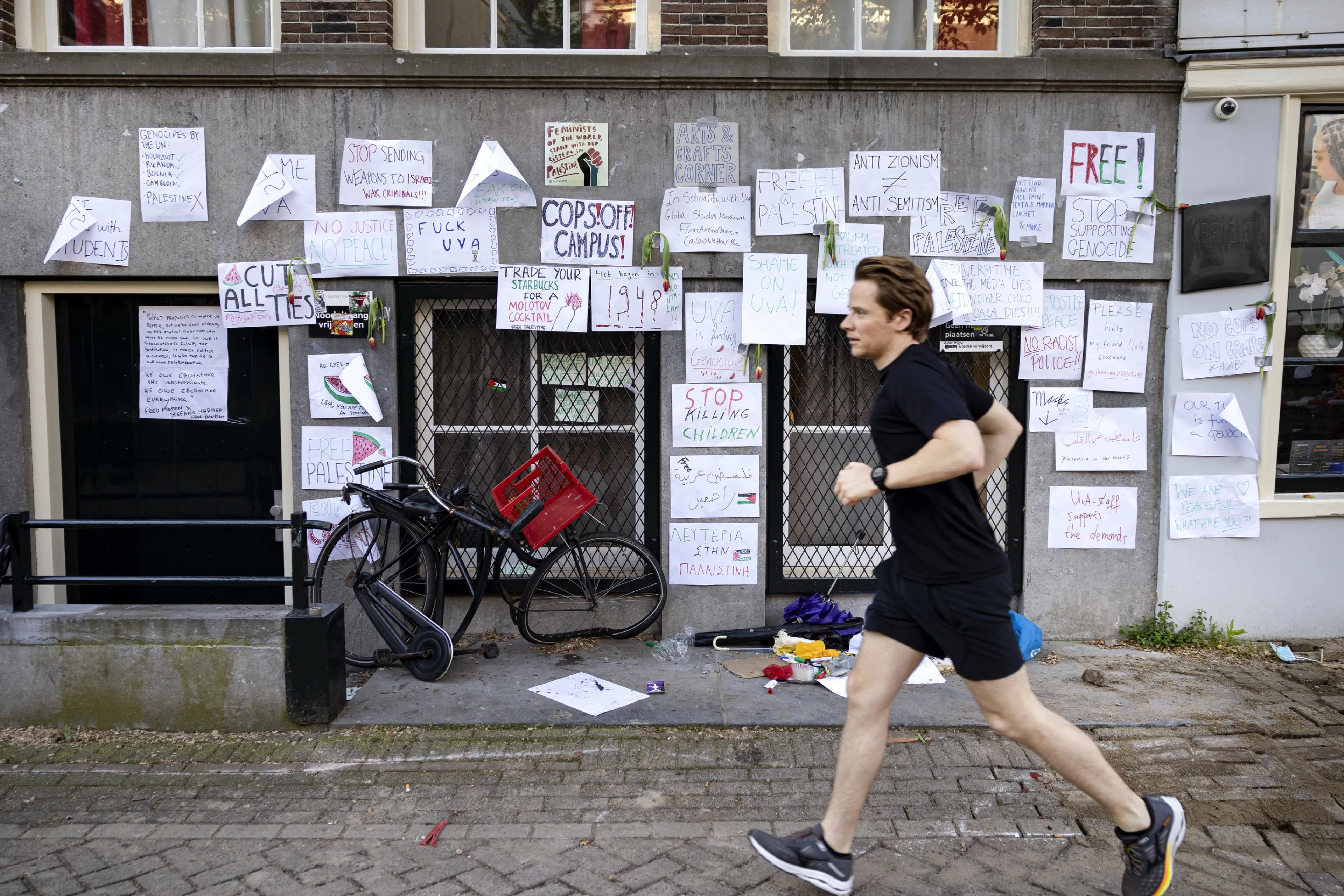Vernielingen en grote schade na rellen Amsterdam