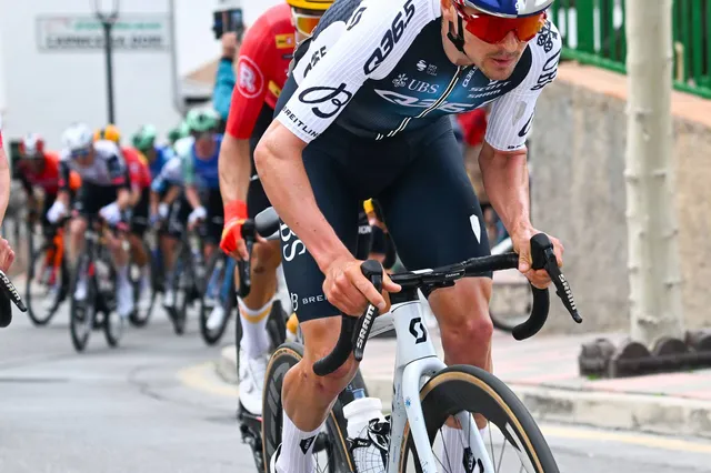 VIDEO: Tom Pidcock bunny-hops a speed bump just seconds after taking ...