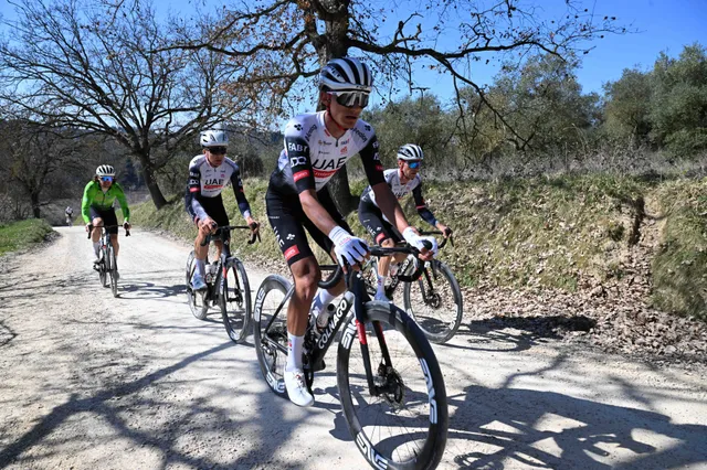 VIDEO: Tadej Pogacar crashes into the grass, leaving Tom Pidcock solo at the front of Strade ...
