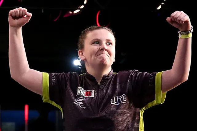 Irish rising star Katie Sheldon signs pro contract at Target Darts