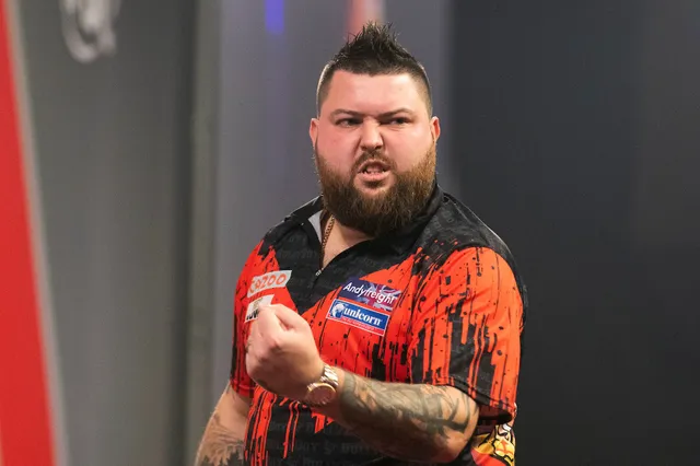 "She wants that trophy more than I do": Michael Smith set goal of ...