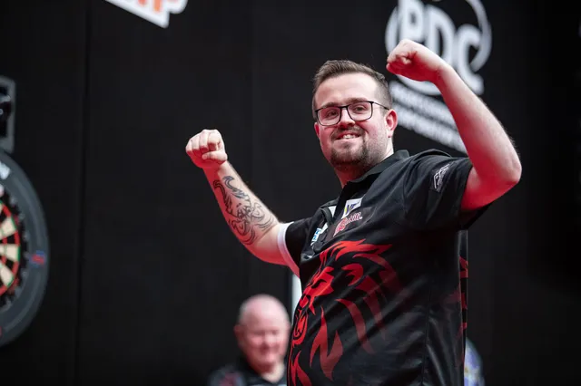 Gian van Veen besiegt Nathan Rafferty und holt sich beim siebten PDC ...