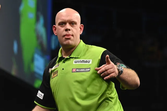 Danny van Trijp zusammen mit WDF-Weltmeister in Finalnacht der MODUS ...