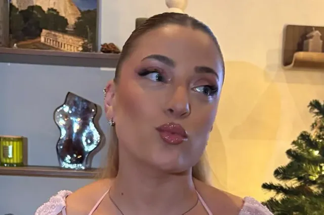 Lisa Vol van OGENE komt net uit de douche en laat meteen haar enorme klauwen zien (foto)