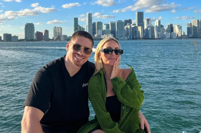 Naomy van Beem worstelt met afgezakt jurkje; Rico Verhoeven kan er geen ...